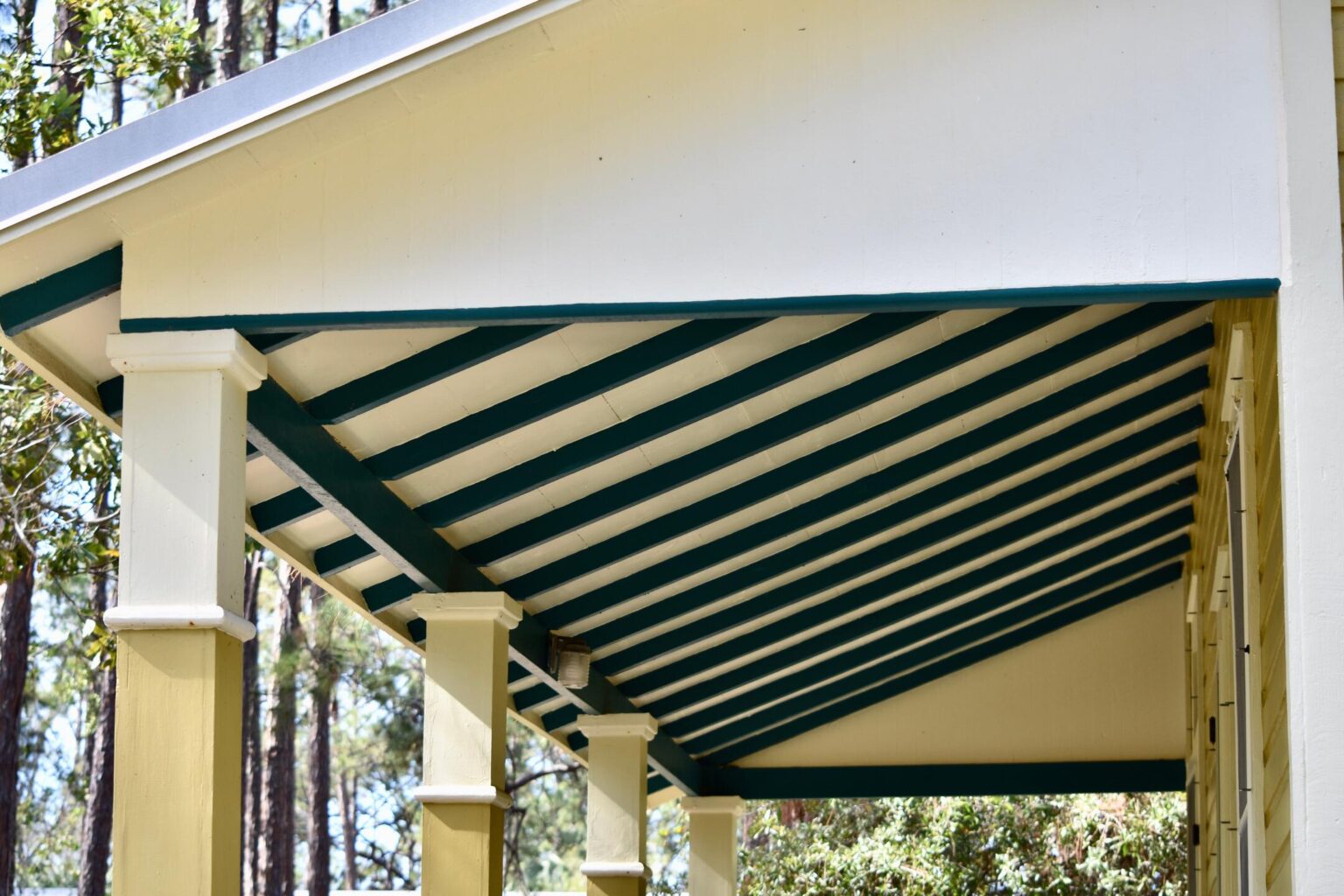 6 Types Of Roof Overhang & Their Benefits